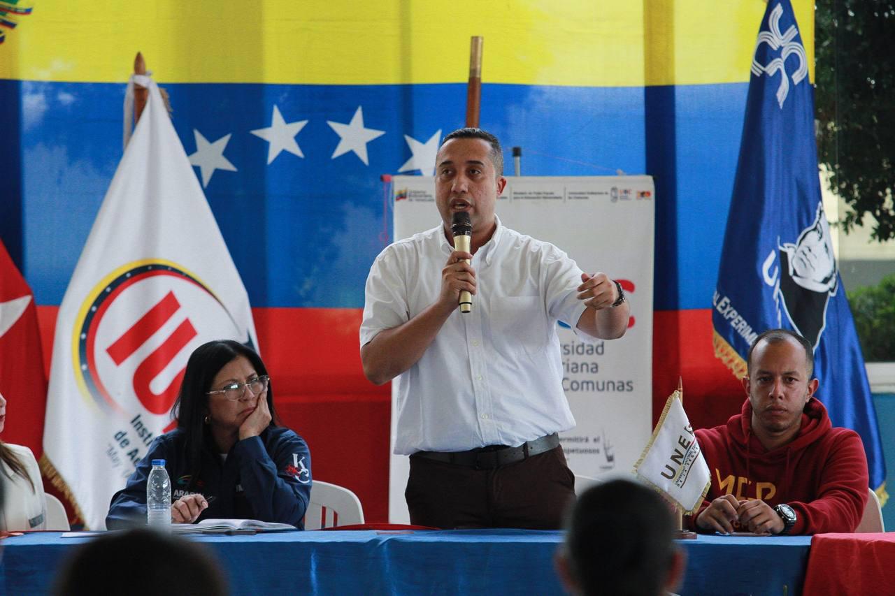 José Gregorio Colmenares: Aragua reúne 1.500 propuestas para el Congreso del Bloque Histórico ...