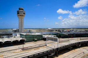 Aeropuerto en la capital de Puerto Rico suspende mayoría de sus vuelos ...